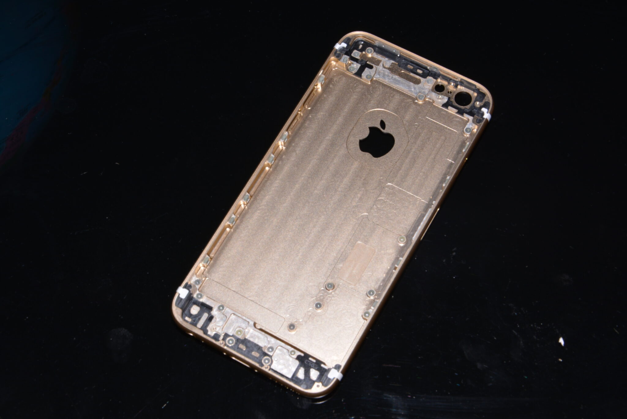 Hands-on video of iPhone 12 chassis leaked - AppleTrack