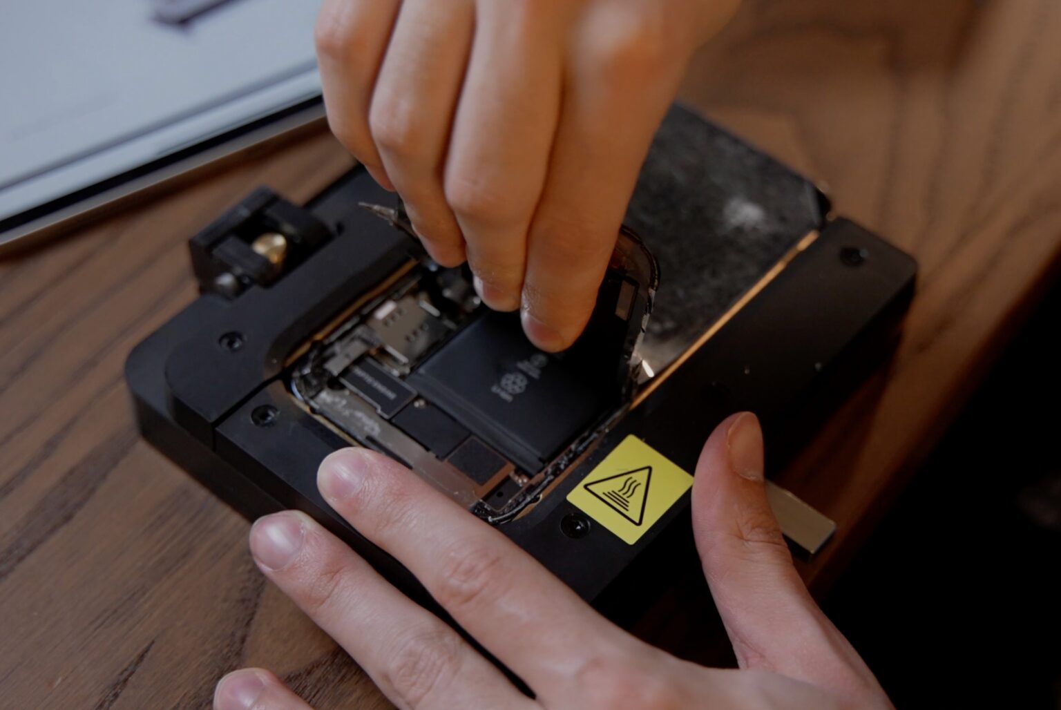 New videos show flaws with Apple's self-service repair program - AppleTrack